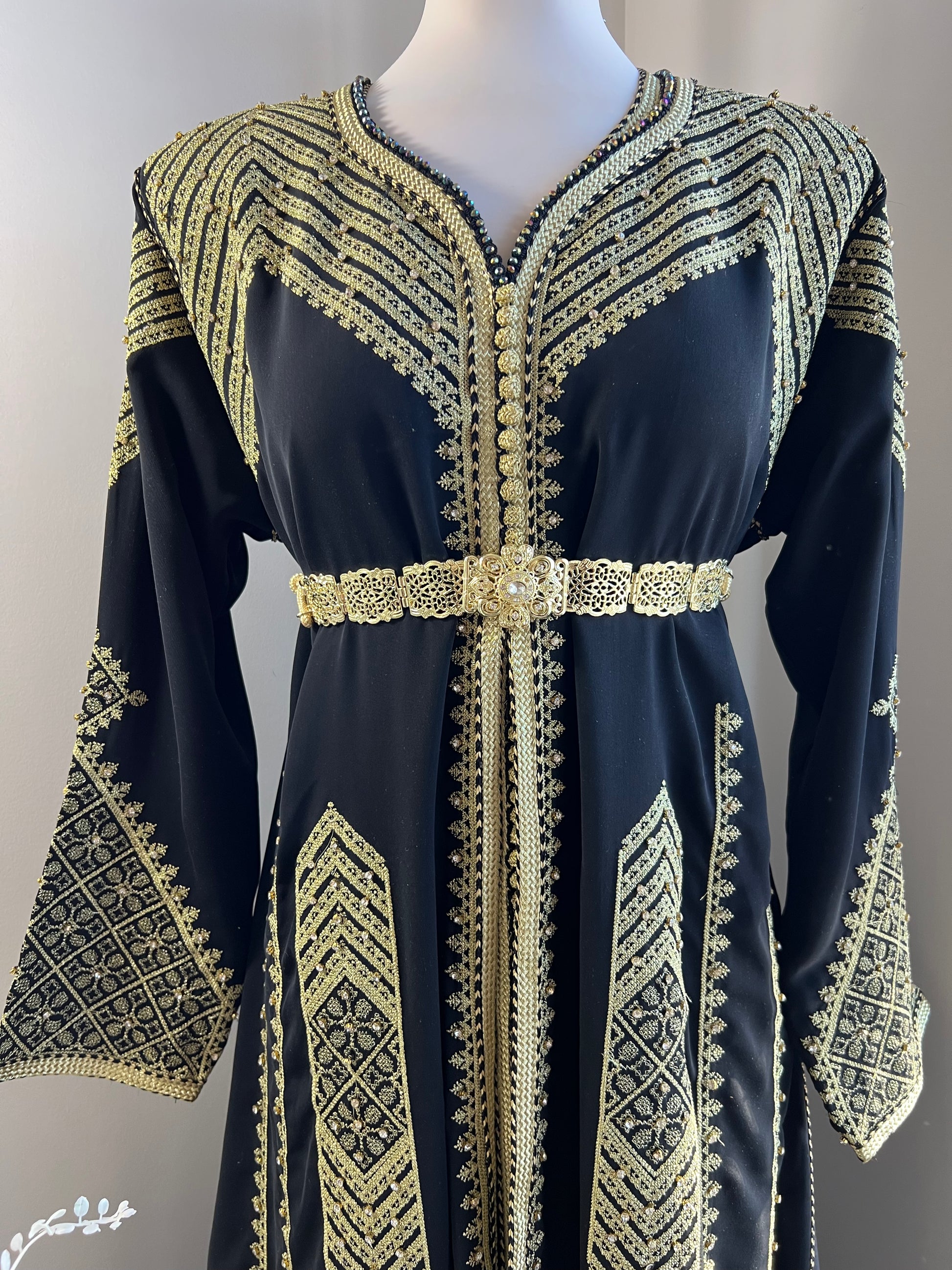 TAKCHITA FASSYA NOIRE – Narimane Haute Couture